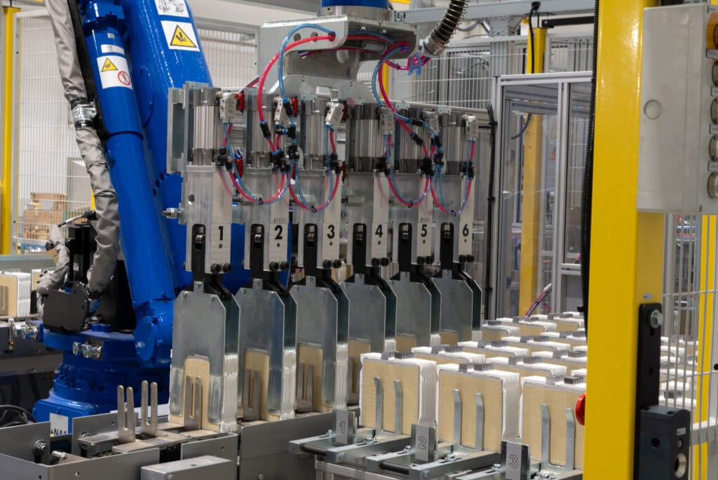 Cast-on-Strap machine (COS) for battery production