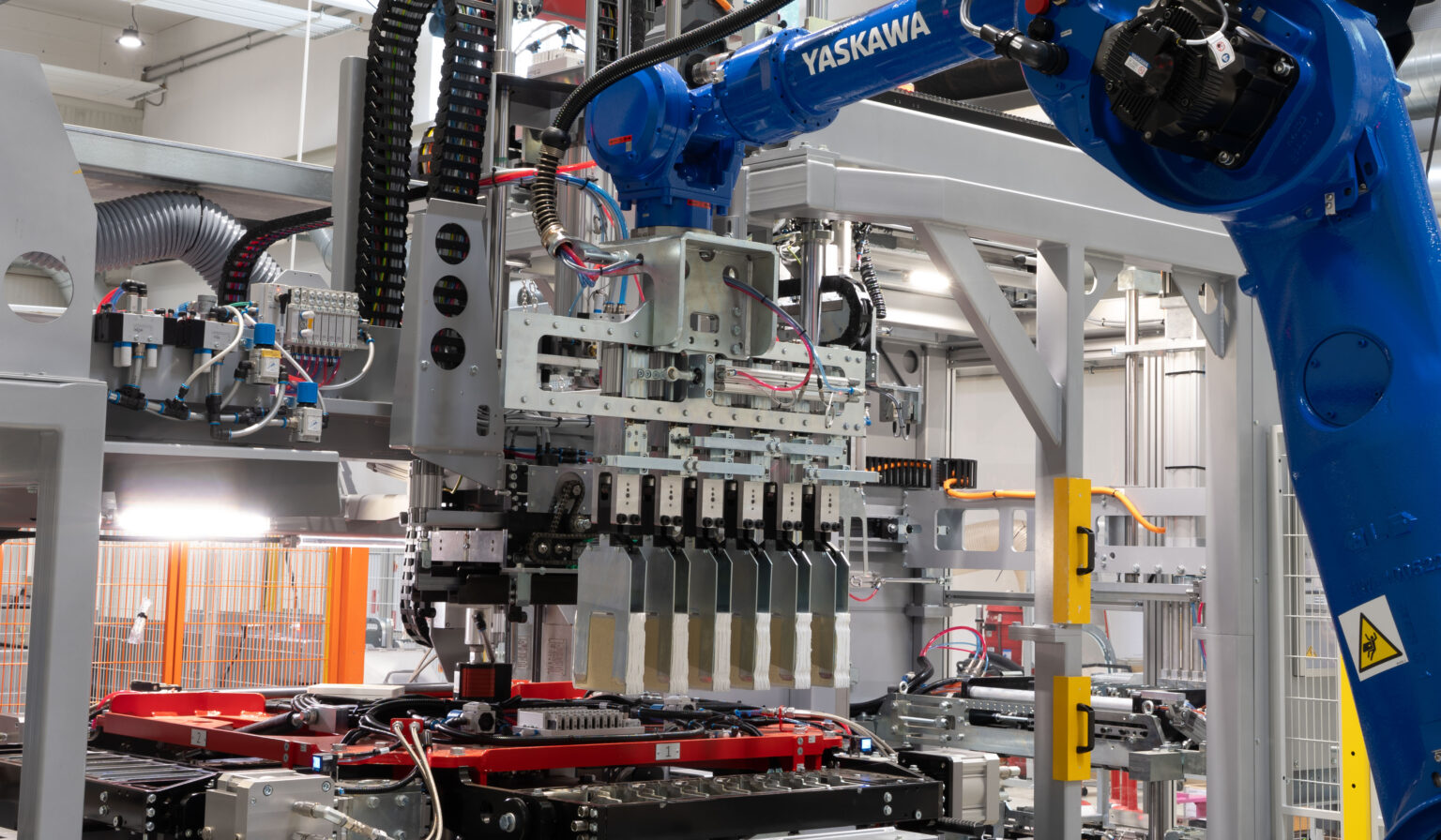 Cast-on-Strap machine (COS) for battery production