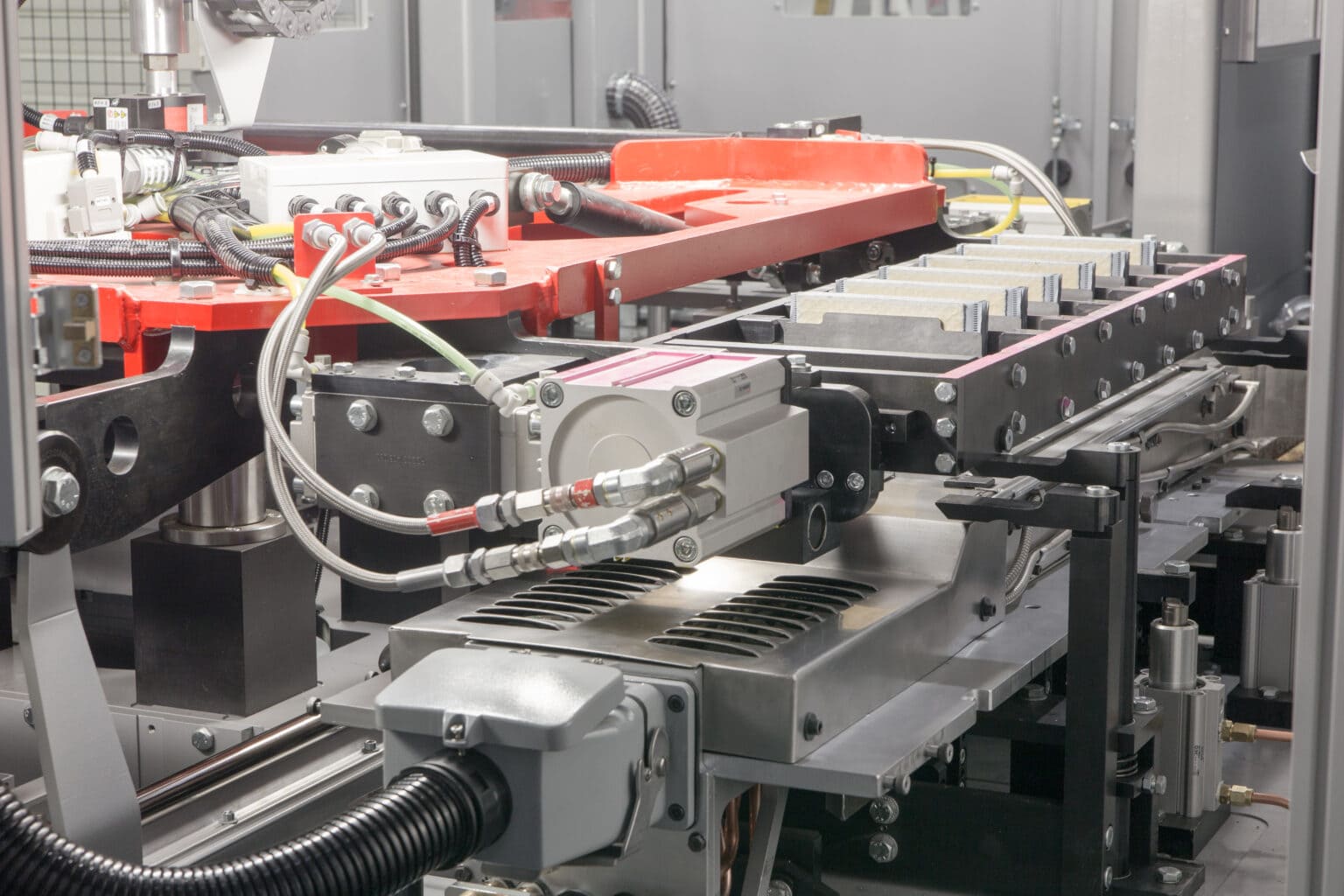 Cast-on-Strap machine (COS) for battery production