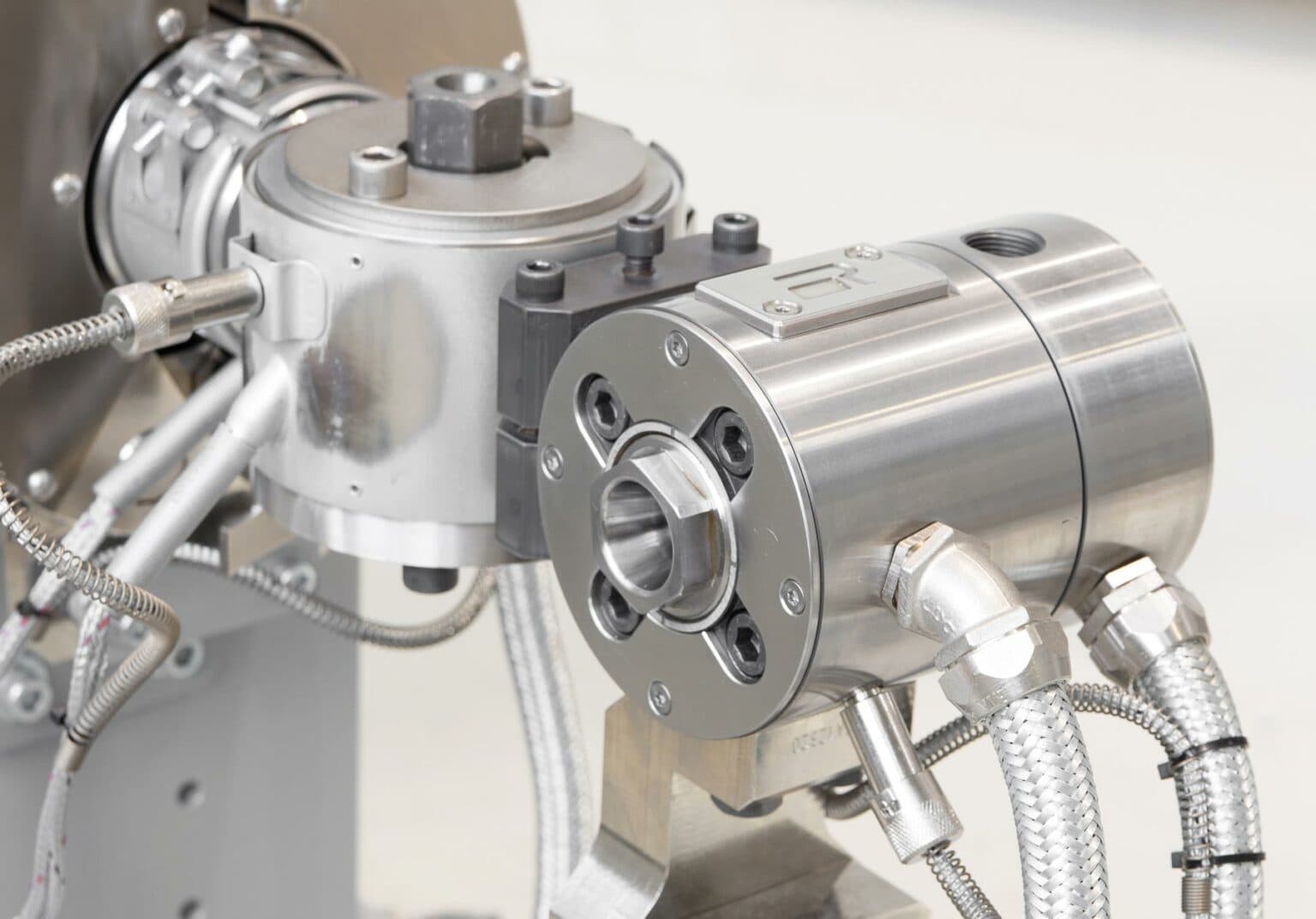 Extrusion crossheads for cable & wire production