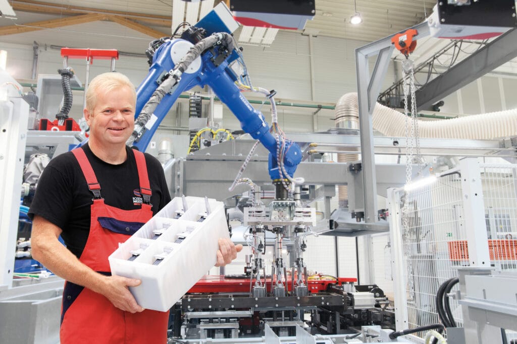 Cast-on-Strap machine (COS) for battery production