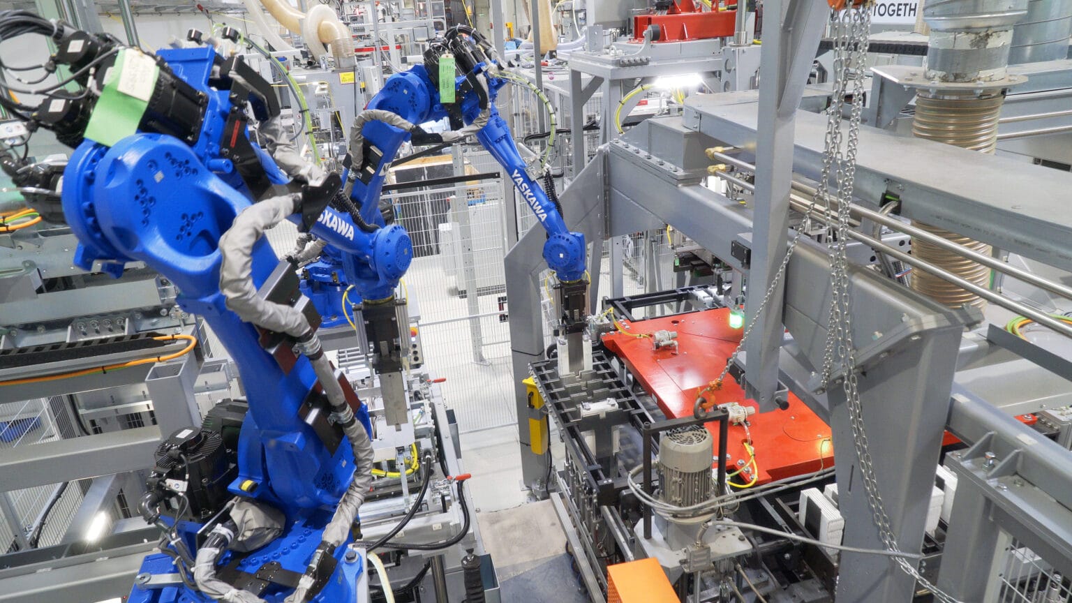 Cast-on-Strap machine (COS) for battery production